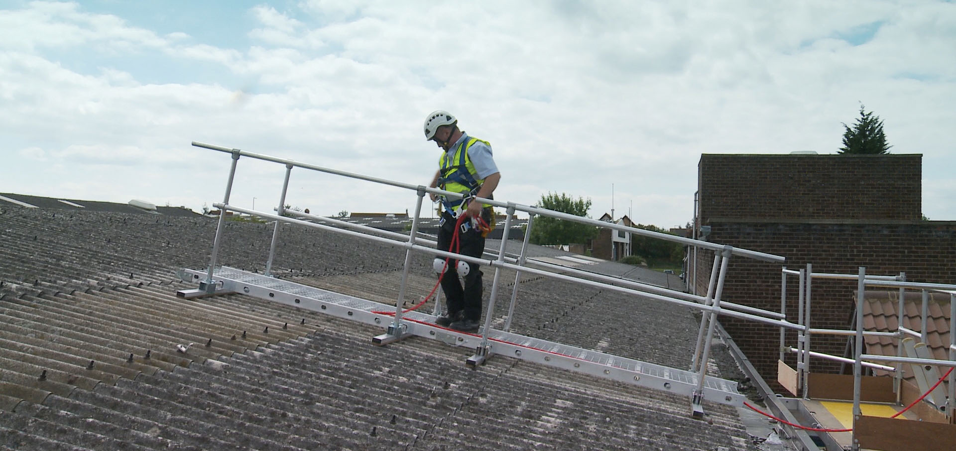 Platform Atap Rapuh - Mengakses atap yang rapuh dengan aman dan mudah ...