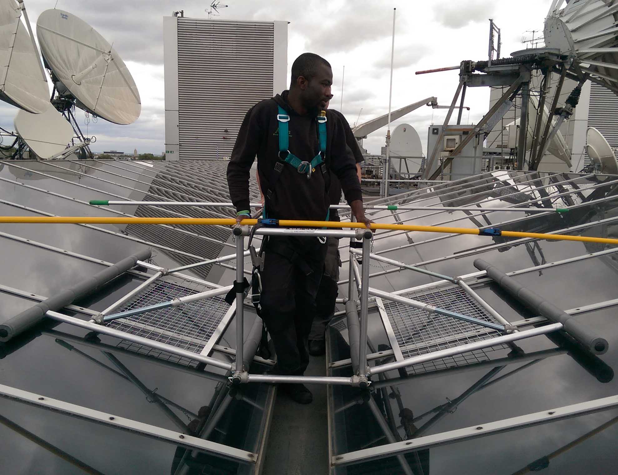 Platform Atap Rapuh - Mengakses atap yang rapuh dengan aman dan mudah ...